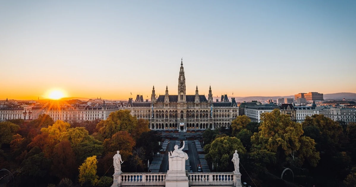 Miközben Budapest lakossága mélyponton, Bécs épp most döntött százéves ...